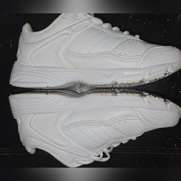 Fila | Shoes | Fila Womans Plain White Size 65 Sneakers | Poshmark